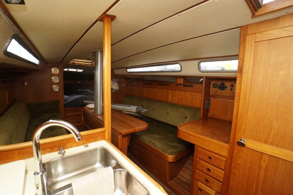 Sirena 38 - White Whale Yachtbrokers