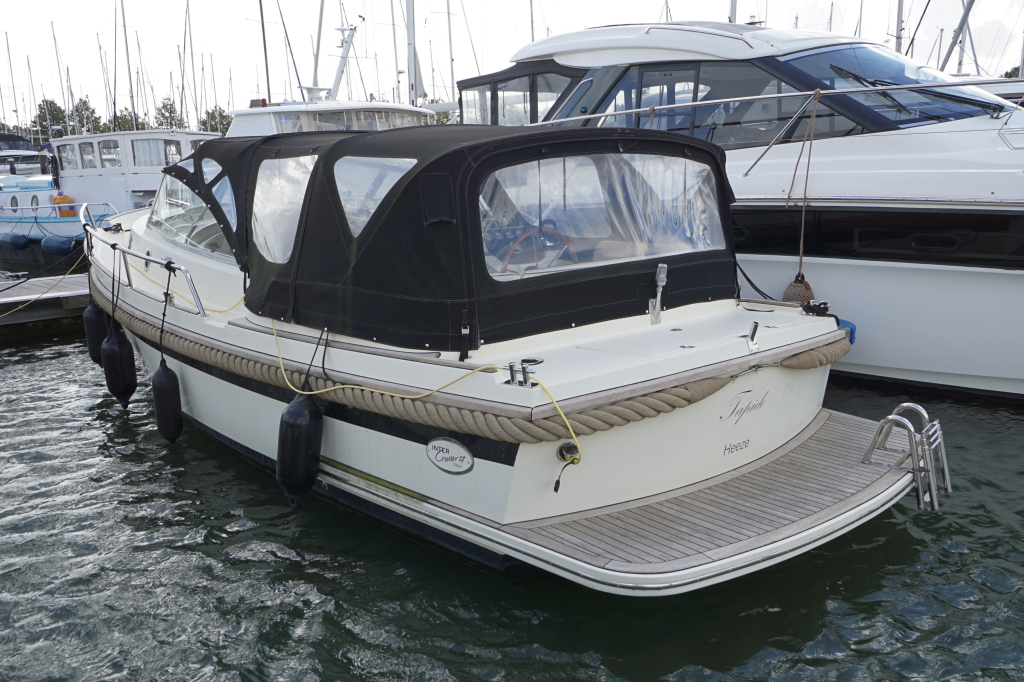 Intercruiser 27 Cabin - White Whale Yachtbrokers