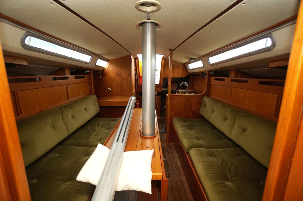 Sirena 38 - White Whale Yachtbrokers