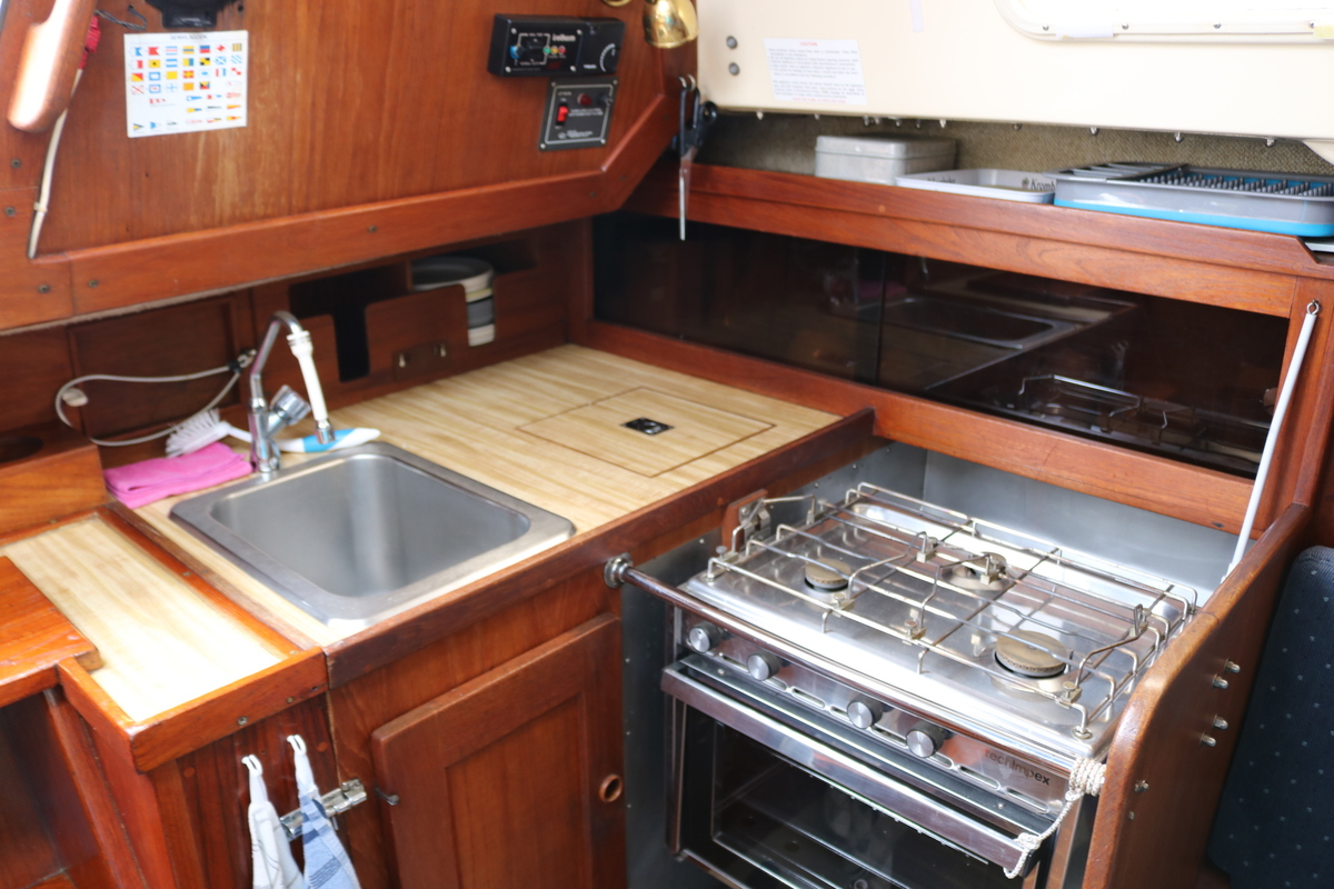 Sailing boat Cal 31 - 1979 for sale - Schepenkring yacht brokers