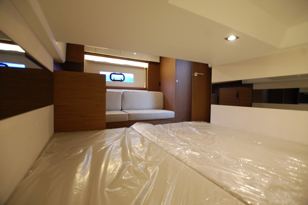 Jeanneau Leader 40 - White Whale Yachtbrokers